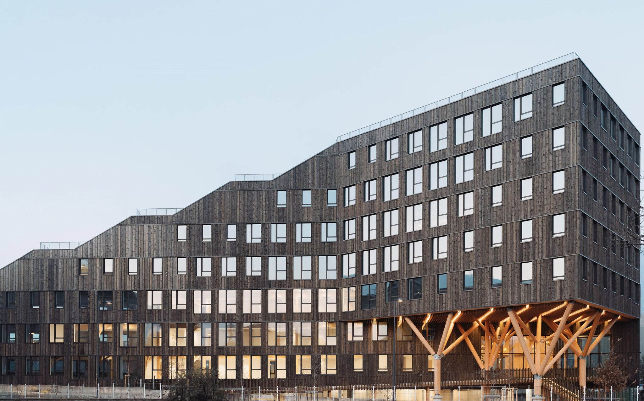 Le Wood: un innovador edificio de oficinas de 6 plantas en madera ...