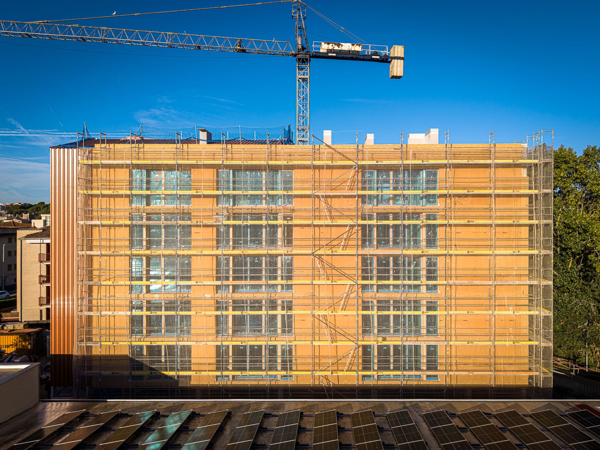 Construcción de un edificio mixto con 34 viviendas sociales en Palamós - Club Madera